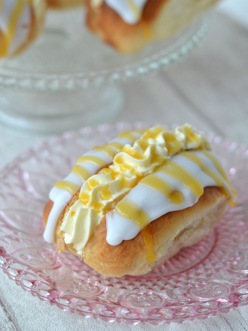 The Crazy Kitchen: Honey & Orange Filled Iced Buns