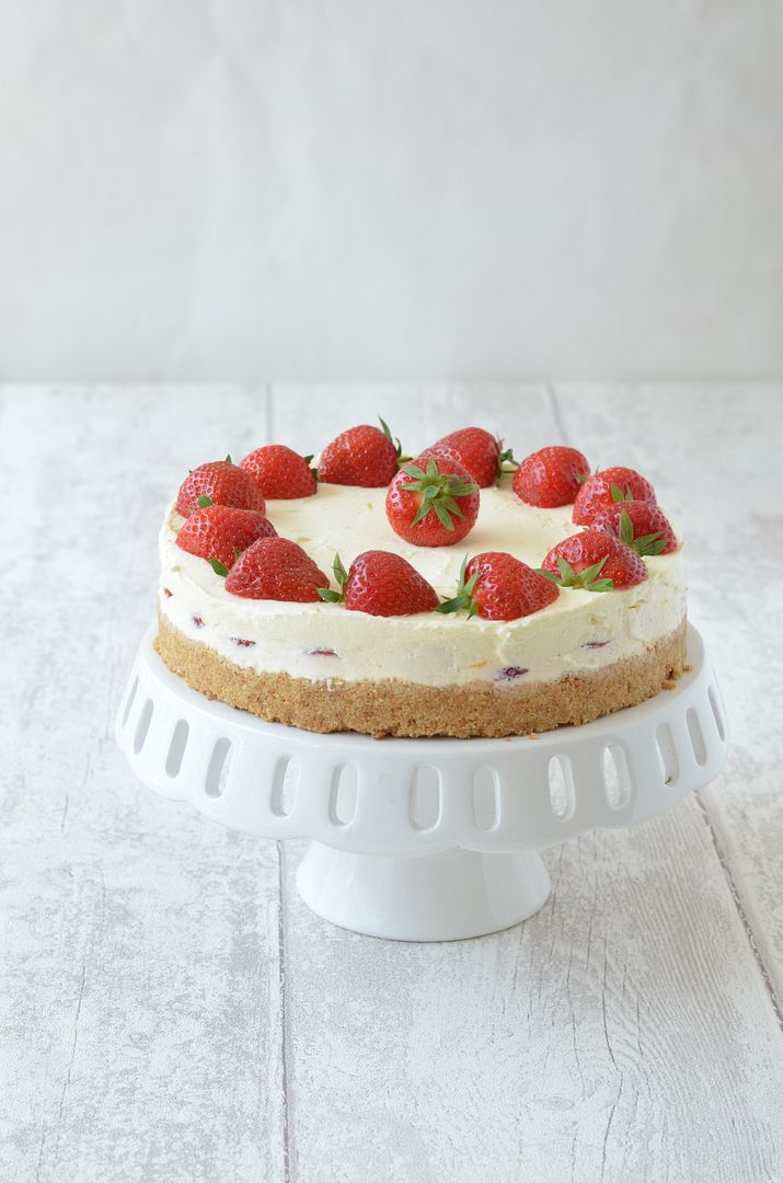 The Crazy Kitchen: Strawberry and Lemon Cheesecake